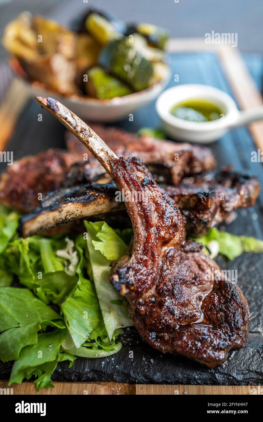 Lamp chops hi-res stock photography and images - Alamy