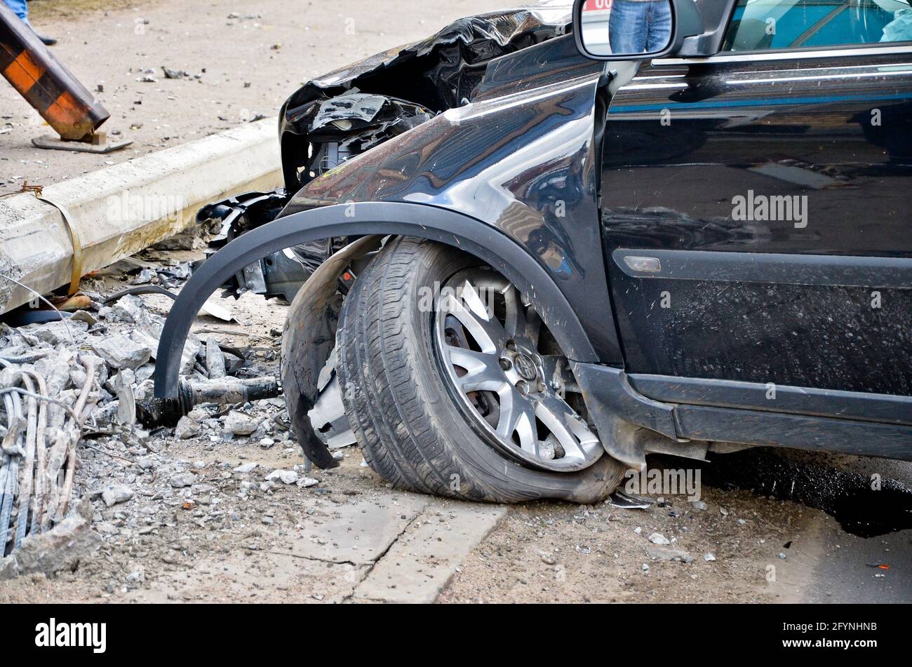 Wheel damage hi-res stock photography and images - Alamy
