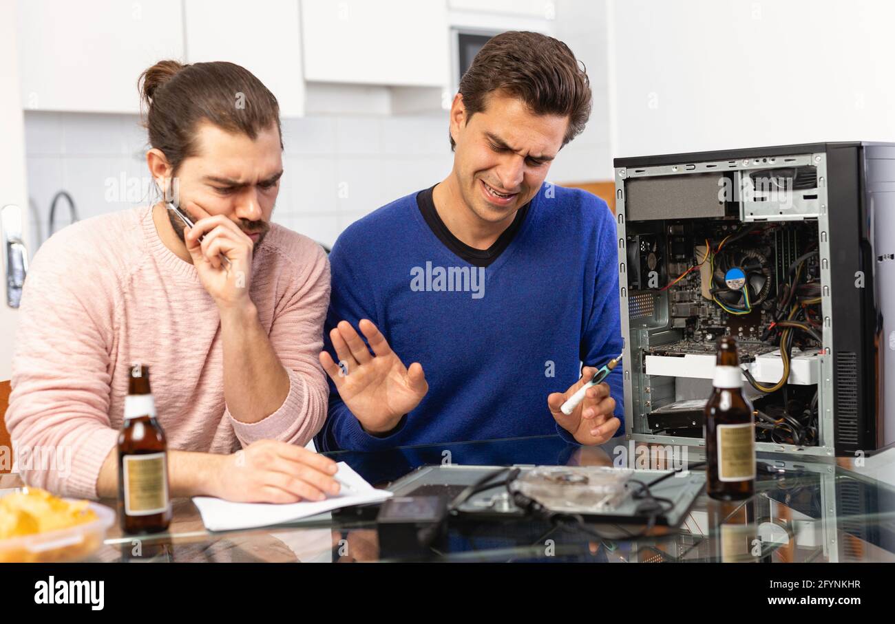 Men do not know how to repair a computer Stock Photo - Alamy