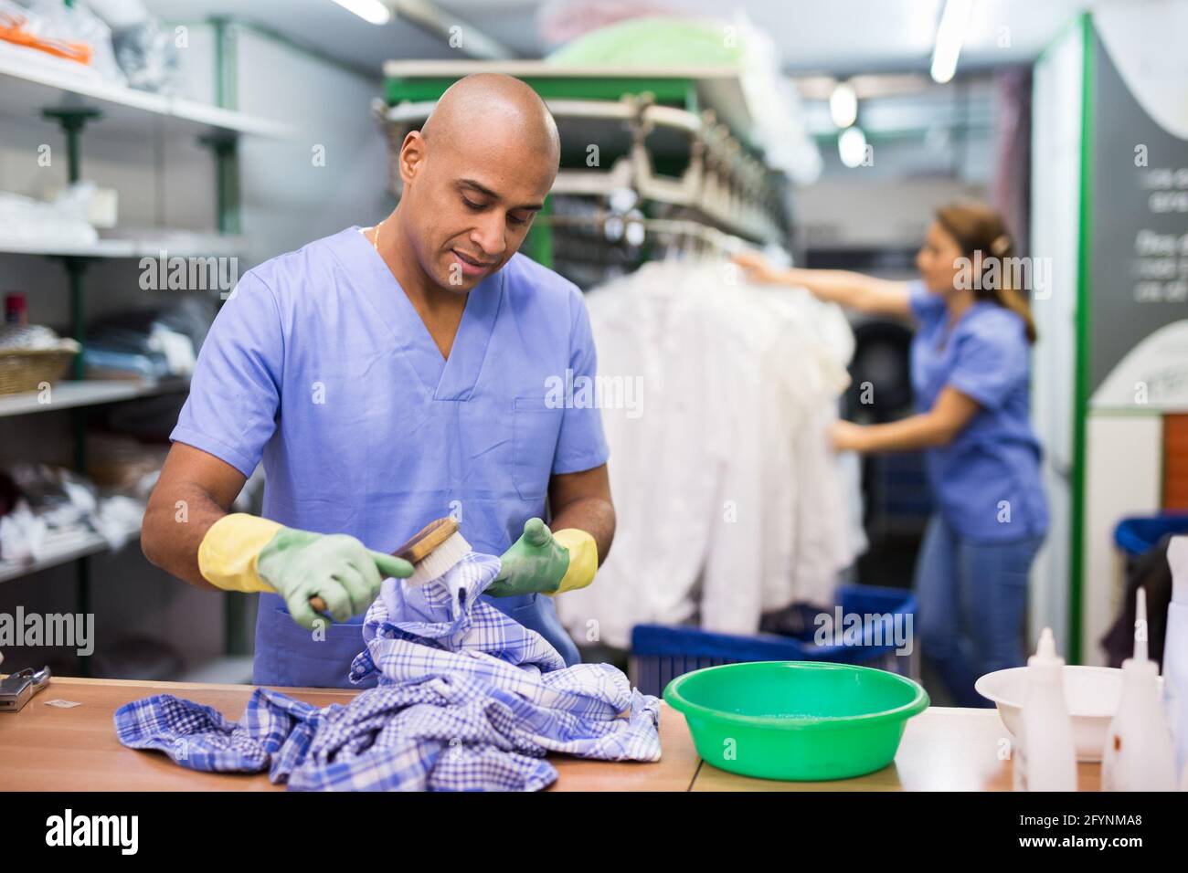 Man shirt cleaning hi-res stock photography and images - Alamy