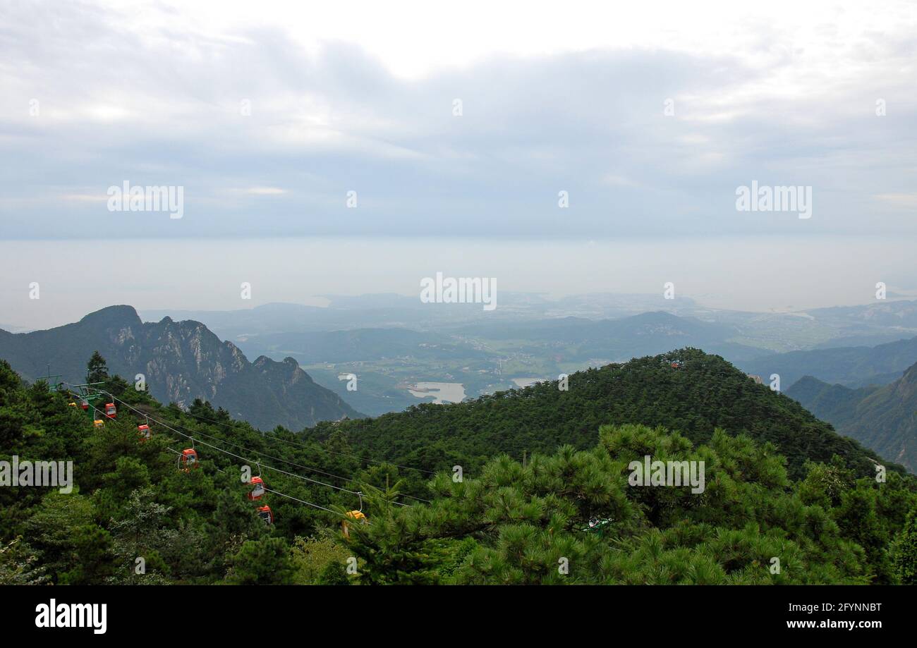 Jiangxi mountains and peaks hi-res stock photography and images - Alamy
