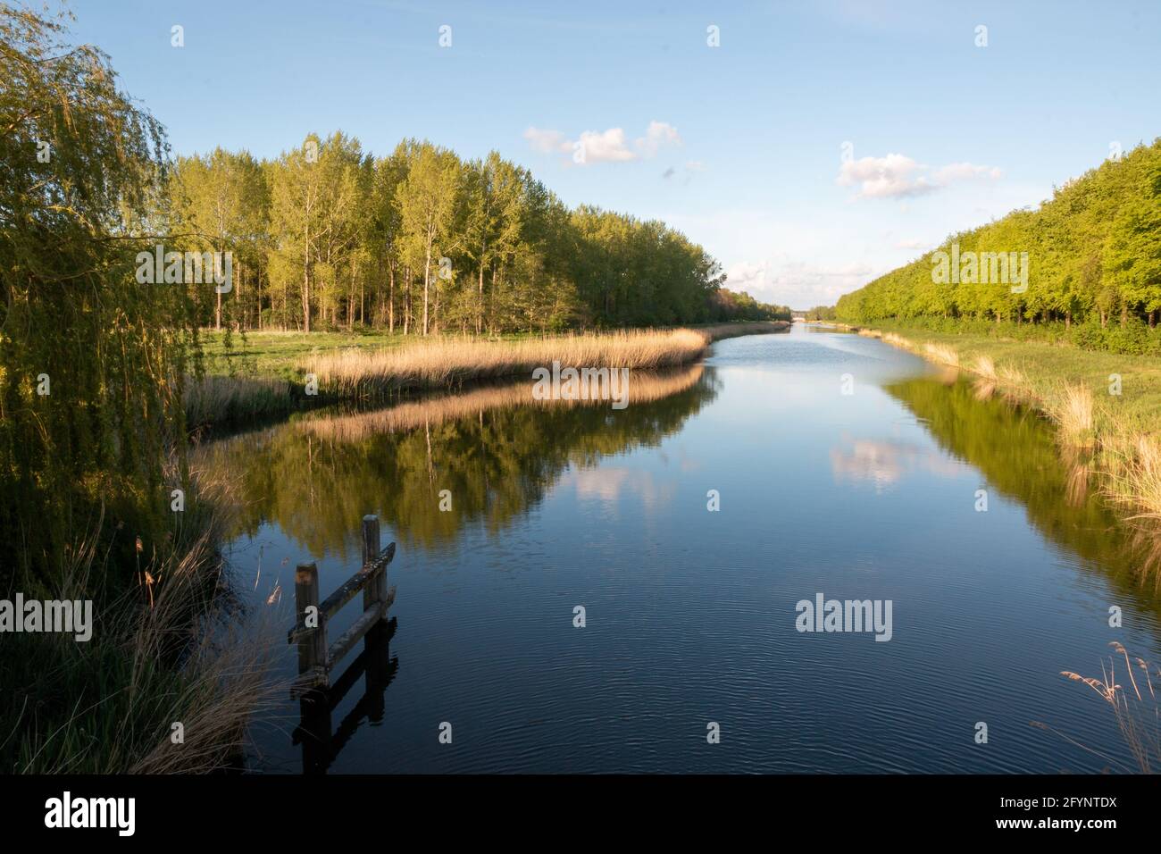 Waterway scenery hi-res stock photography and images - Alamy