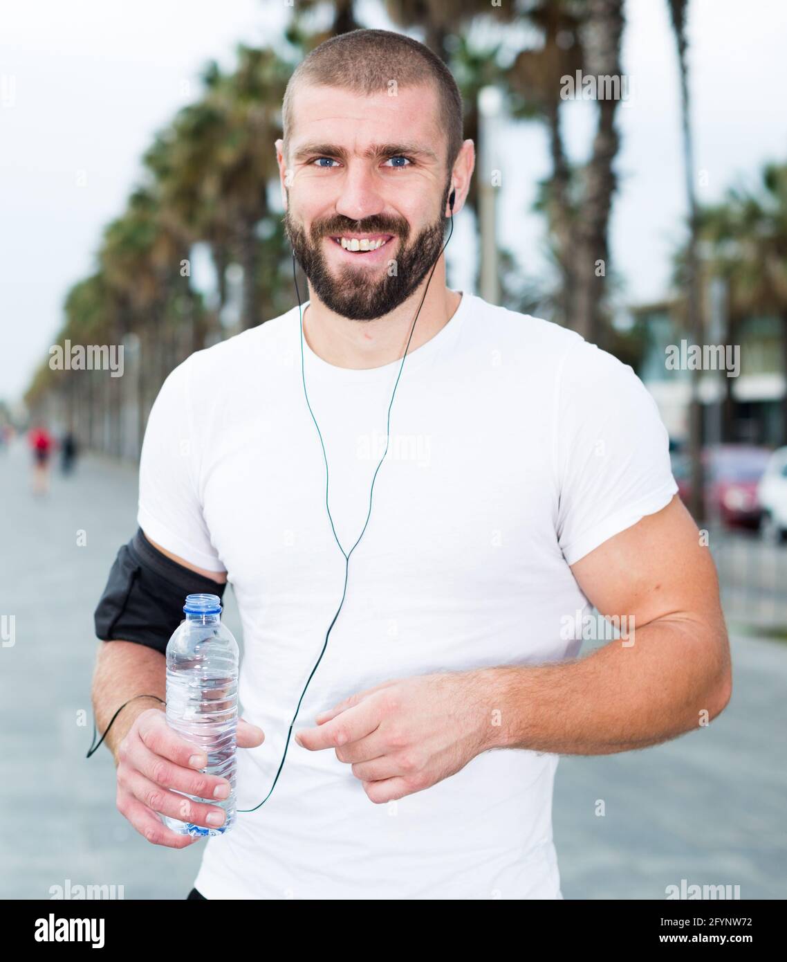 Out of breath black athlete hi-res stock photography and images - Alamy