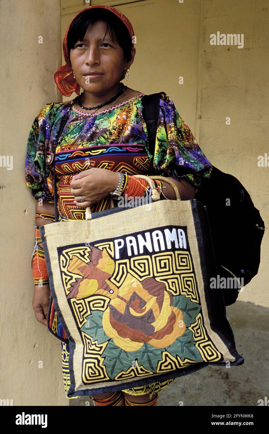 Kuna indian women hi-res stock photography and images - Alamy