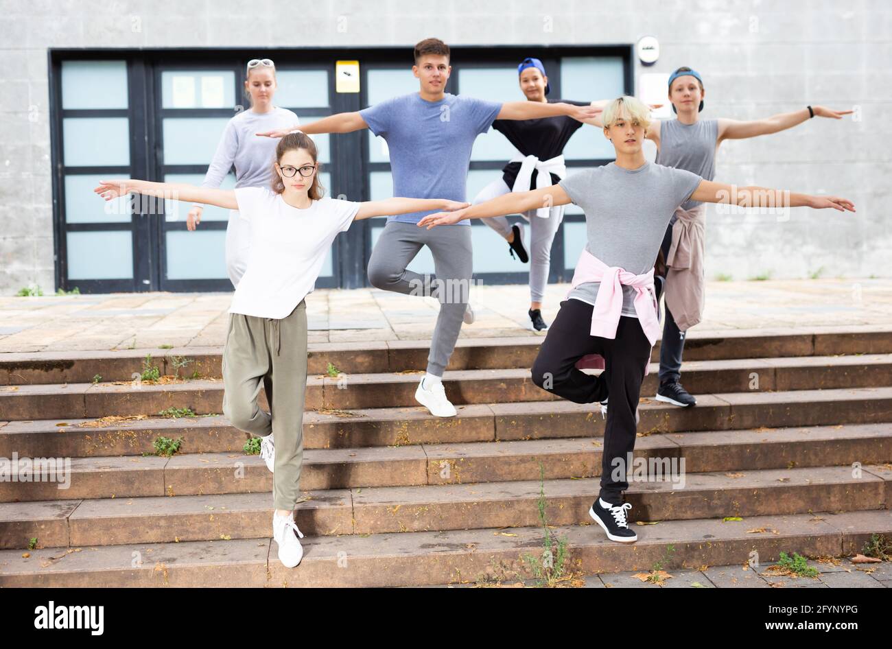 Confident teen boys and girls dancing modern choreography on city ...