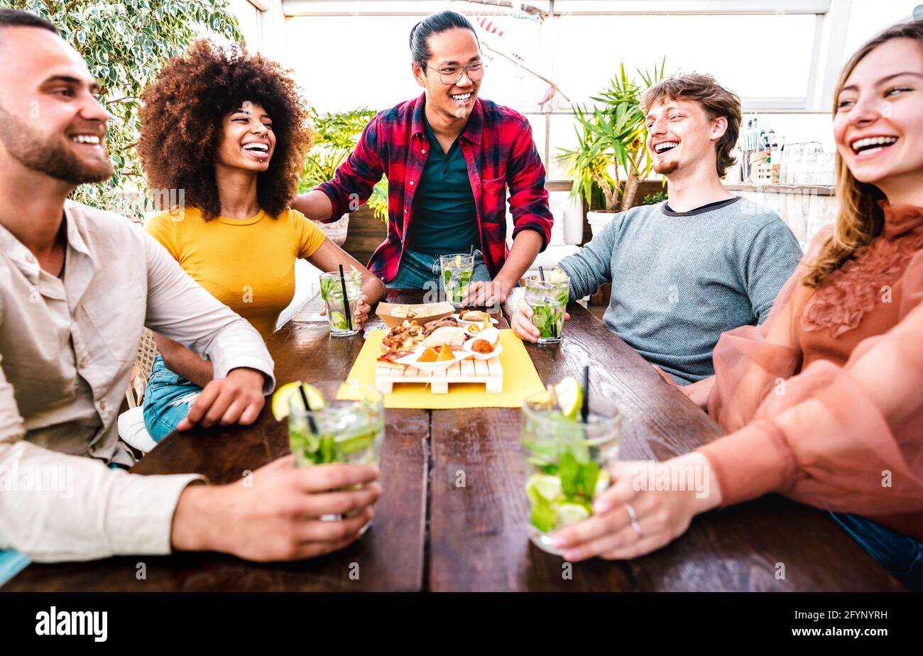 Group fancy restaurant hi-res stock photography and images - Alamy