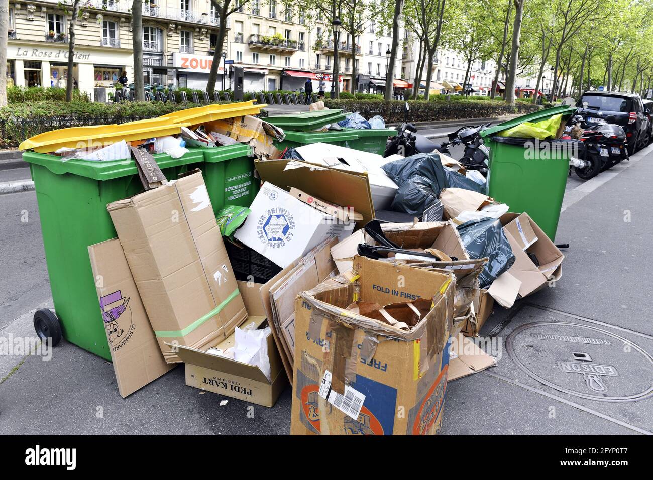 Saccage paris hi-res stock photography and images - Alamy
