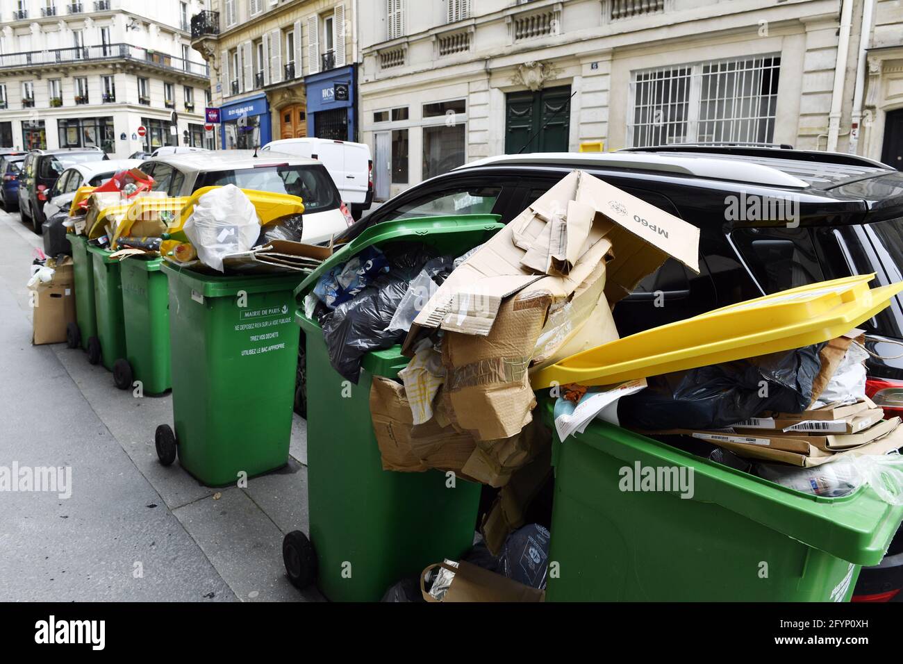 Saccage paris hi-res stock photography and images - Alamy