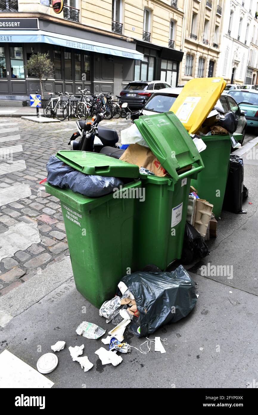 Saccage Paris - Paris Garbage Town - Paris - France Stock Photo - Alamy