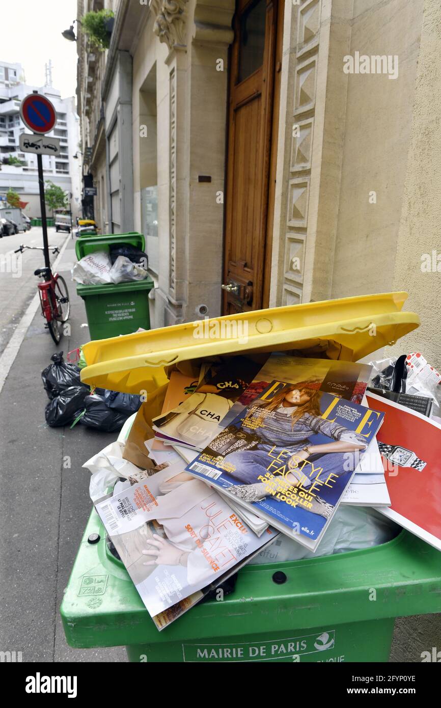 Saccage Paris - Paris Garbage Town - Paris - France Stock Photo - Alamy