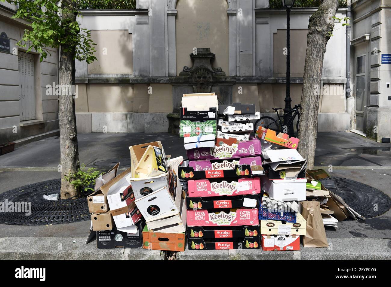 Saccage Paris - Paris Garbage Town - Paris - France Stock Photo - Alamy
