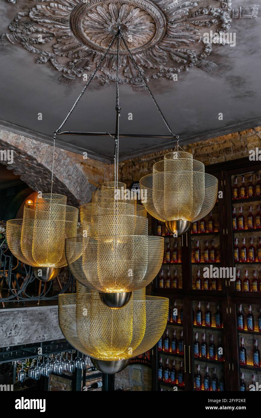 High ceiling restaurant hi-res stock photography and images - Alamy