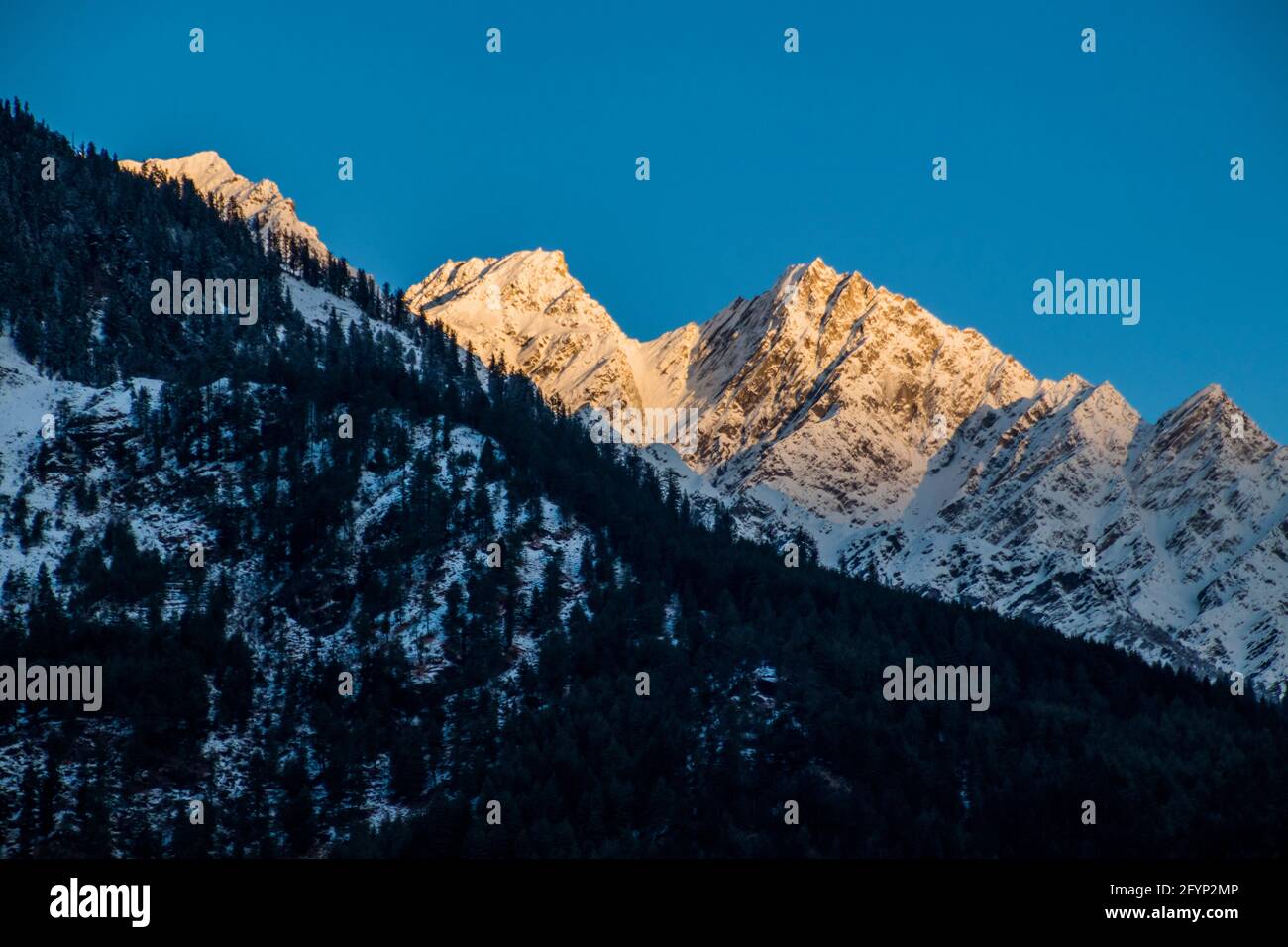 Mountains after snowfall in Manali Stock Photo - Alamy