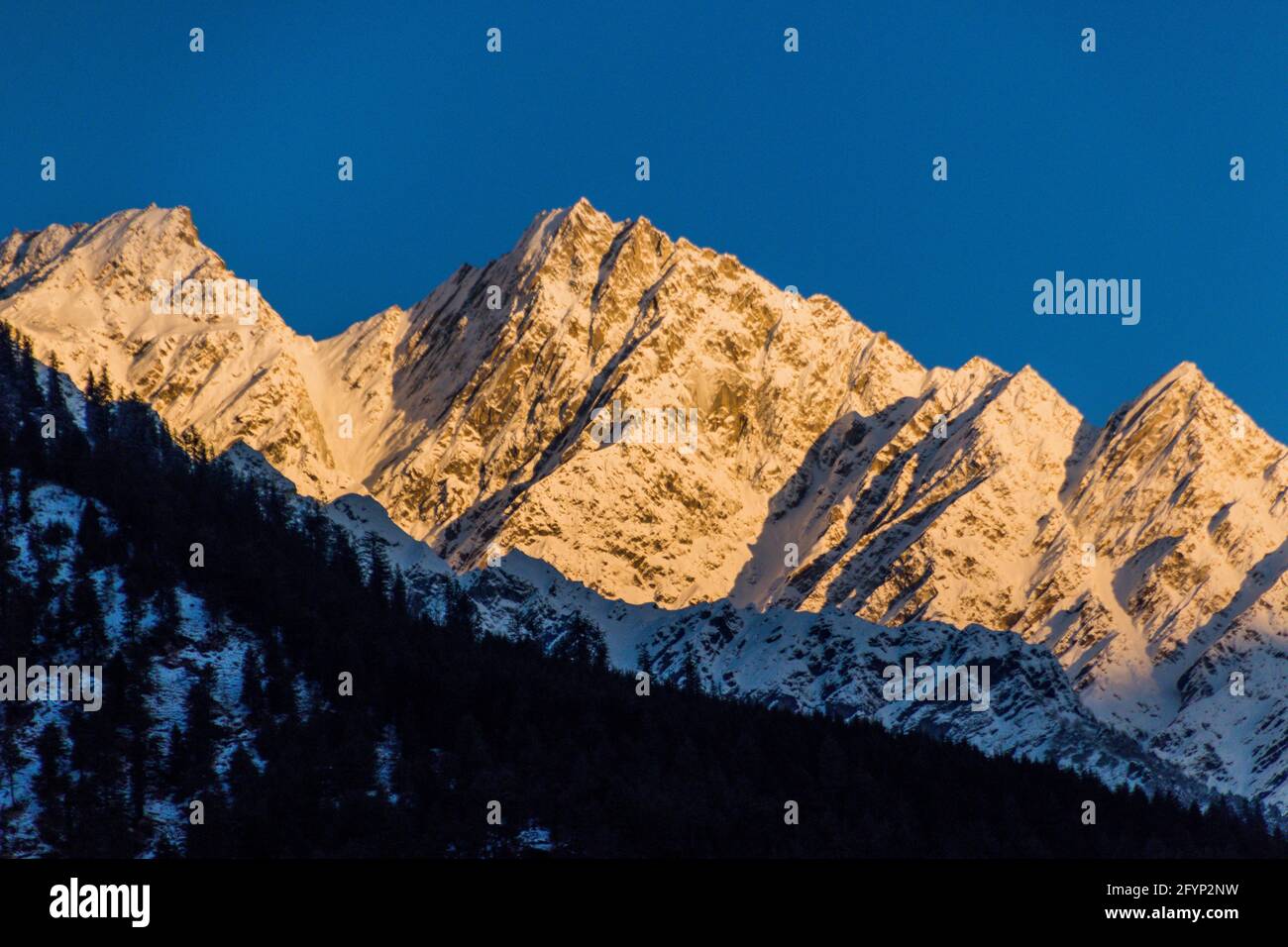 Mountains after snowfall in Manali Stock Photo - Alamy
