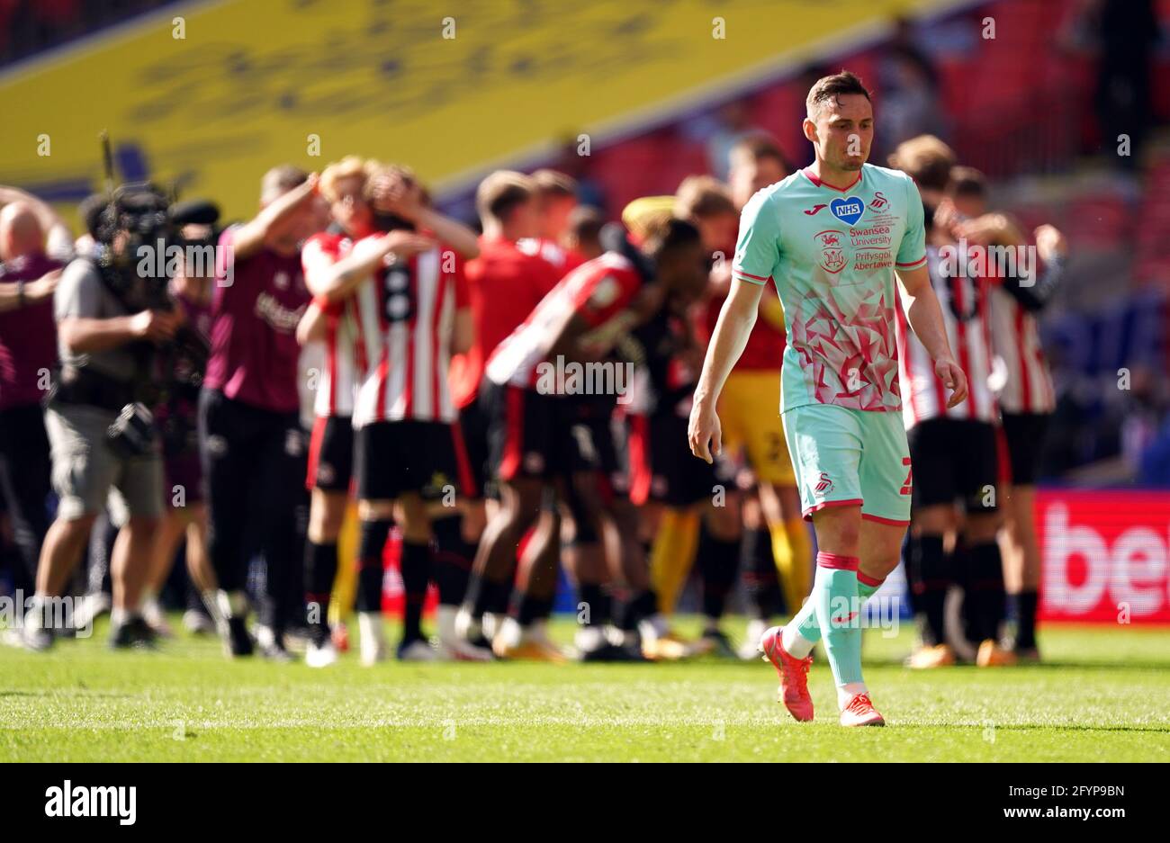 Connor roberts brentford hi-res stock photography and images - Alamy