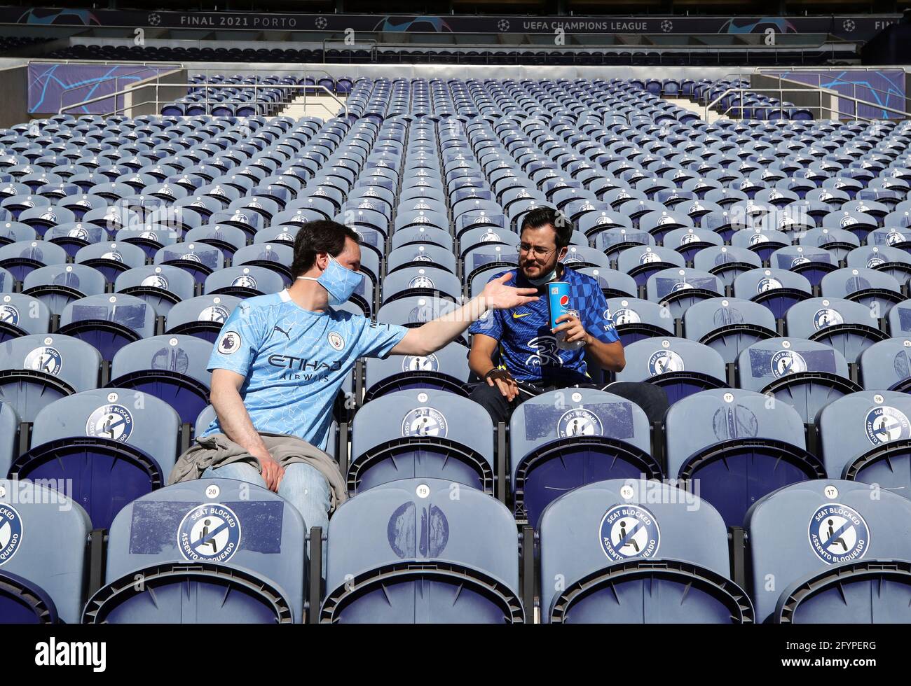 Estadio do dragao fan hi-res stock photography and images - Alamy