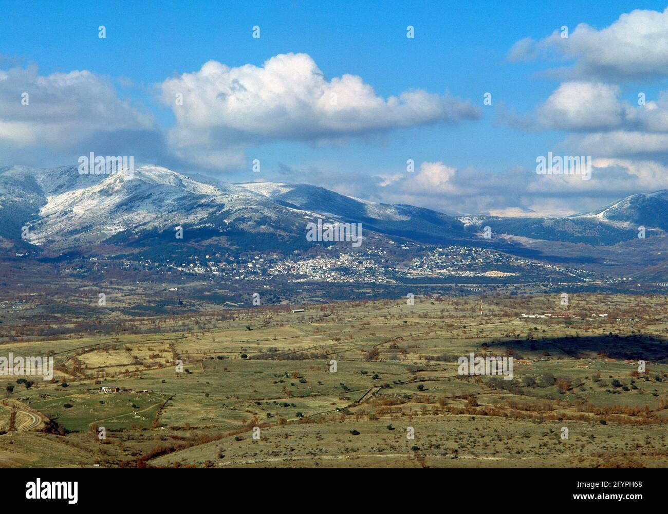 PANORAMICA DE SOTO DEL REAL CON LA SIERRA NEVADA. Location: EXTERIOR ...