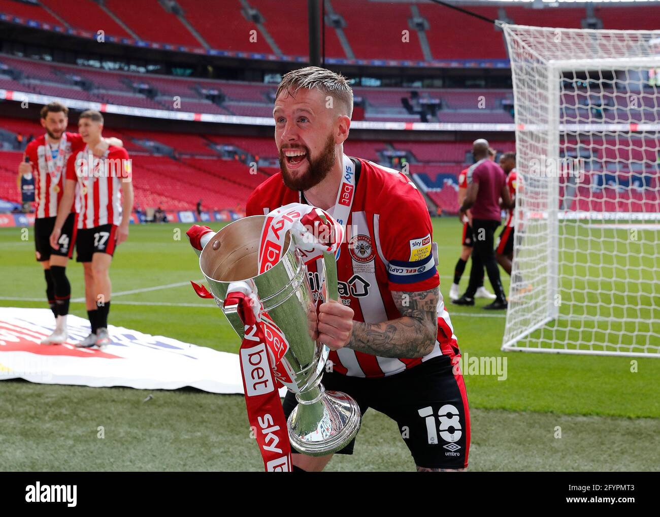 Premier league trophy 2021 england hi-res stock photography and images - Alamy