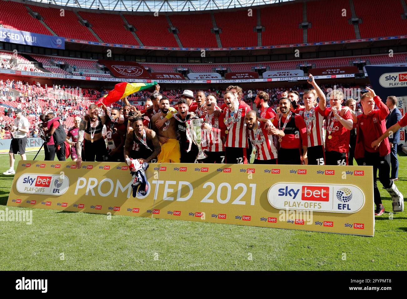 Premier league trophy 2021 england hi-res stock photography and images ...