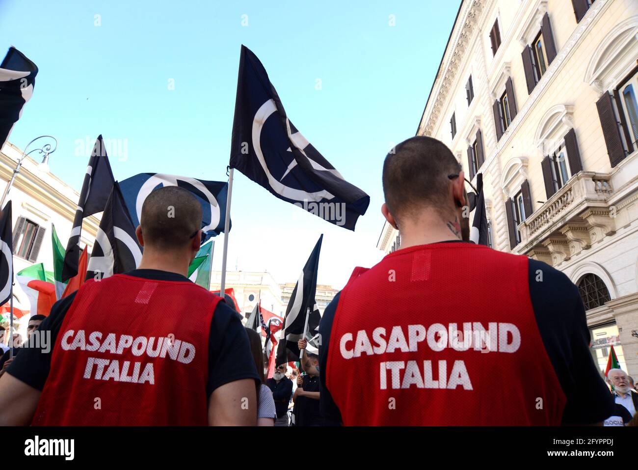 Bandiere di estrema destra hi-res stock photography and images - Alamy