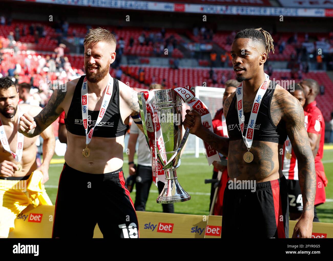 Premier league trophy 2021 england hi-res stock photography and images - Alamy