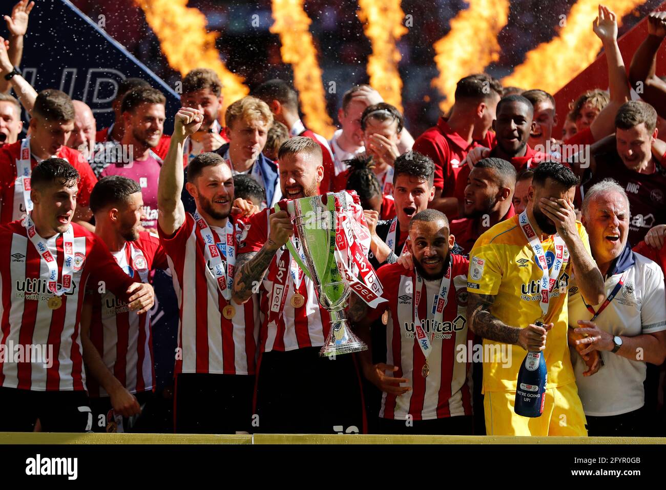 Premier league trophy 2021 england hi-res stock photography and images - Alamy