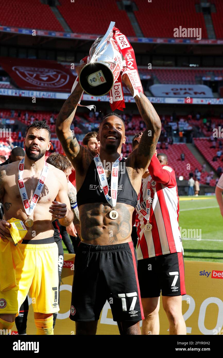 Premier league trophy 2021 england hi-res stock photography and images ...