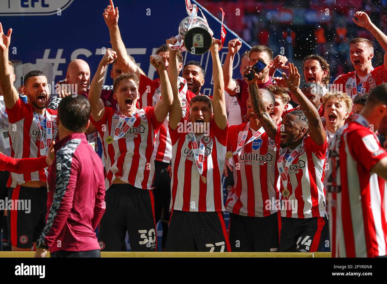 Premier league trophy 2021 england hi-res stock photography and images ...