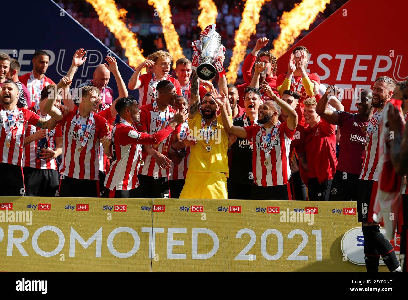 Premier league trophy 2021 england hi-res stock photography and images ...