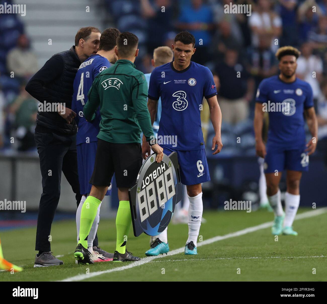 PORTO, PORTUGAL - MAY 29: Thiago Silva of Chelsea is taken off after ...