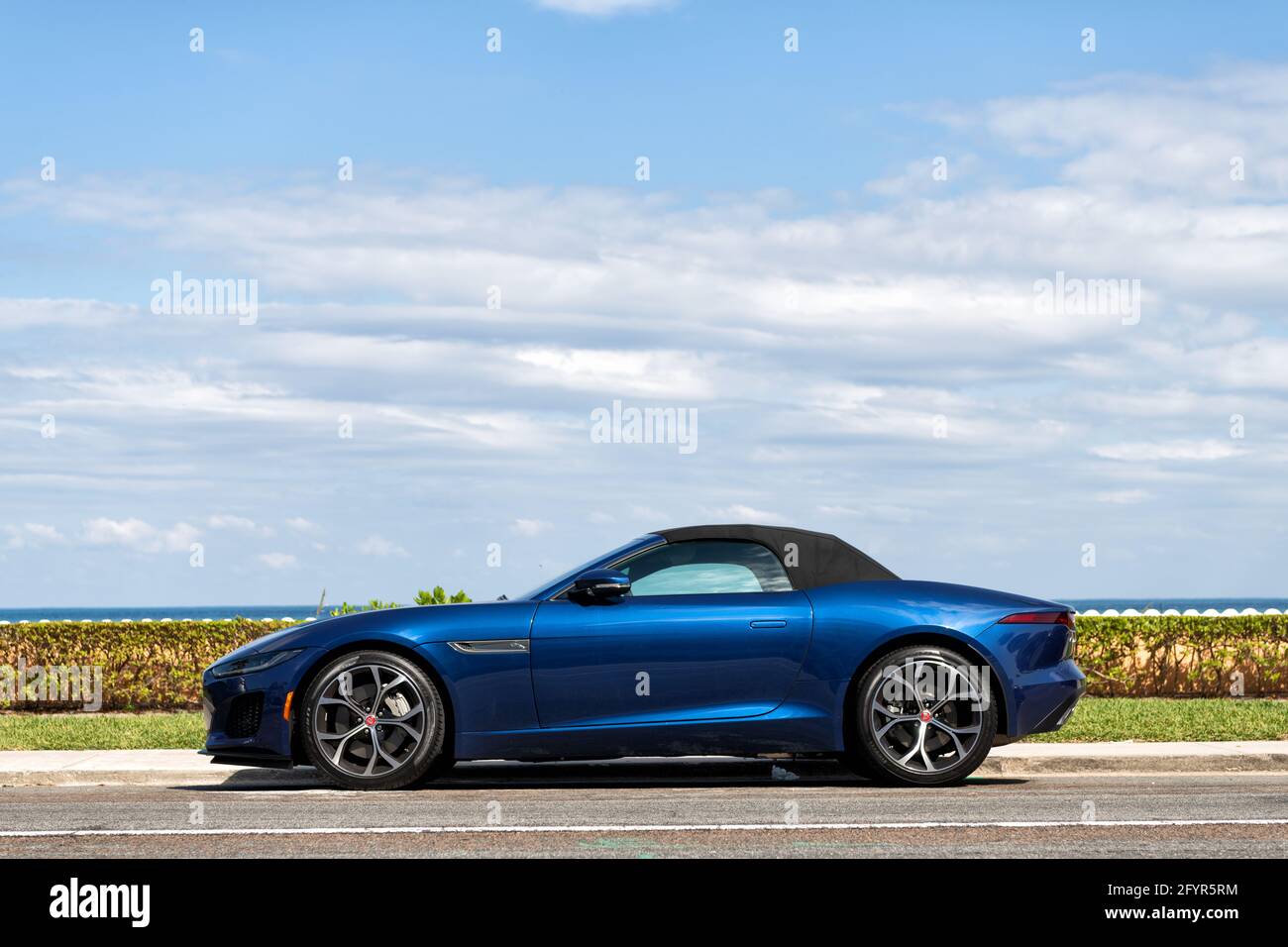Blue jaguar f type hi-res stock photography and images - Alamy