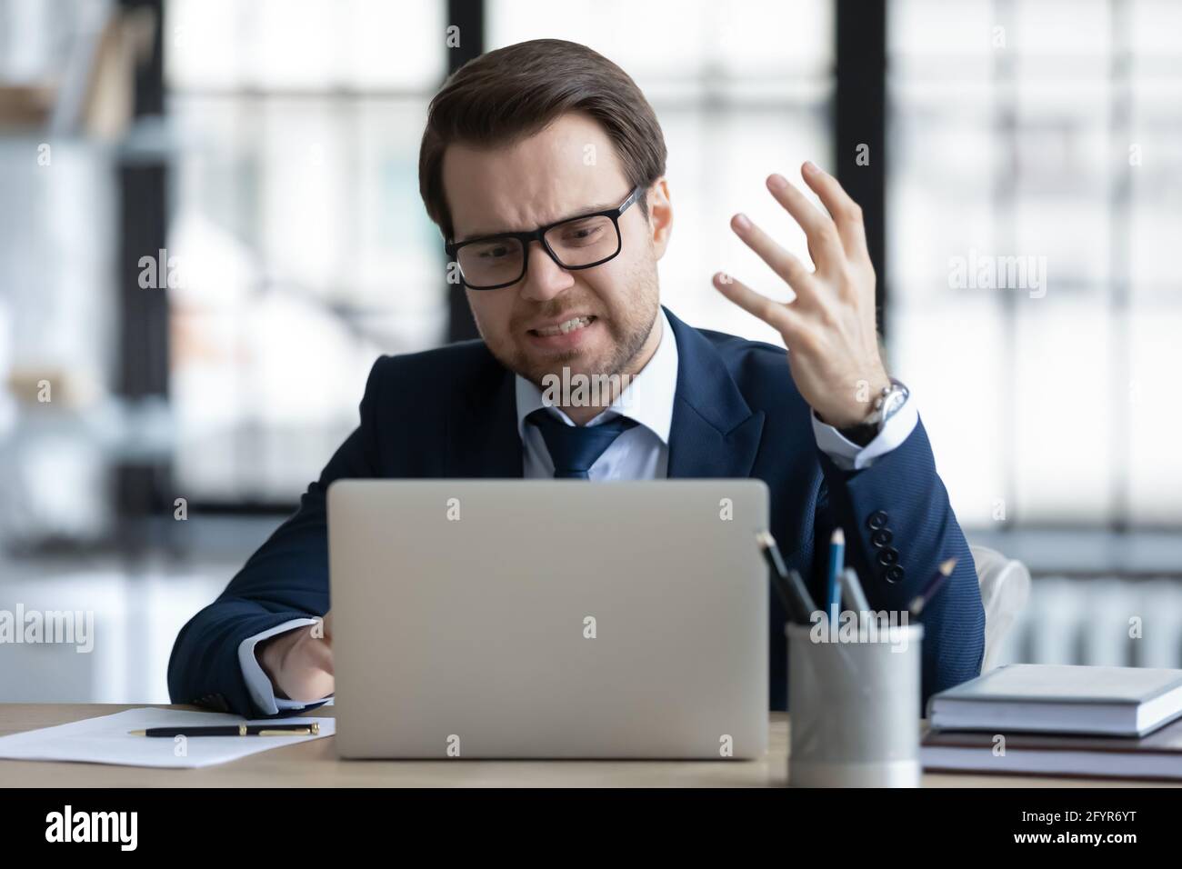 Employee work slow hi-res stock photography and images - Alamy