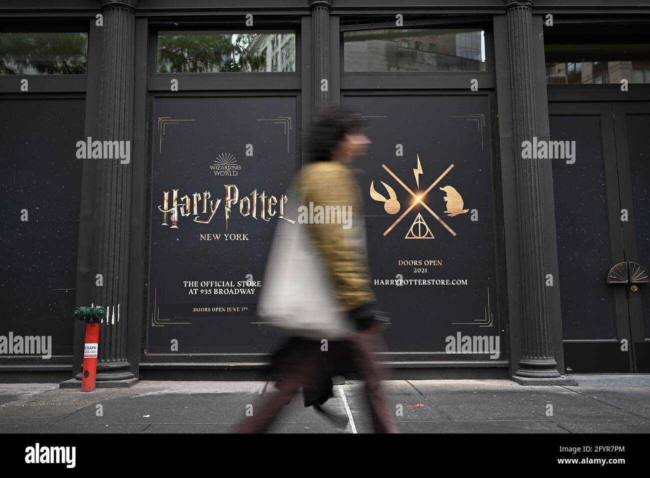 A man walks past the outside of the Harry Potter retail store in New ...