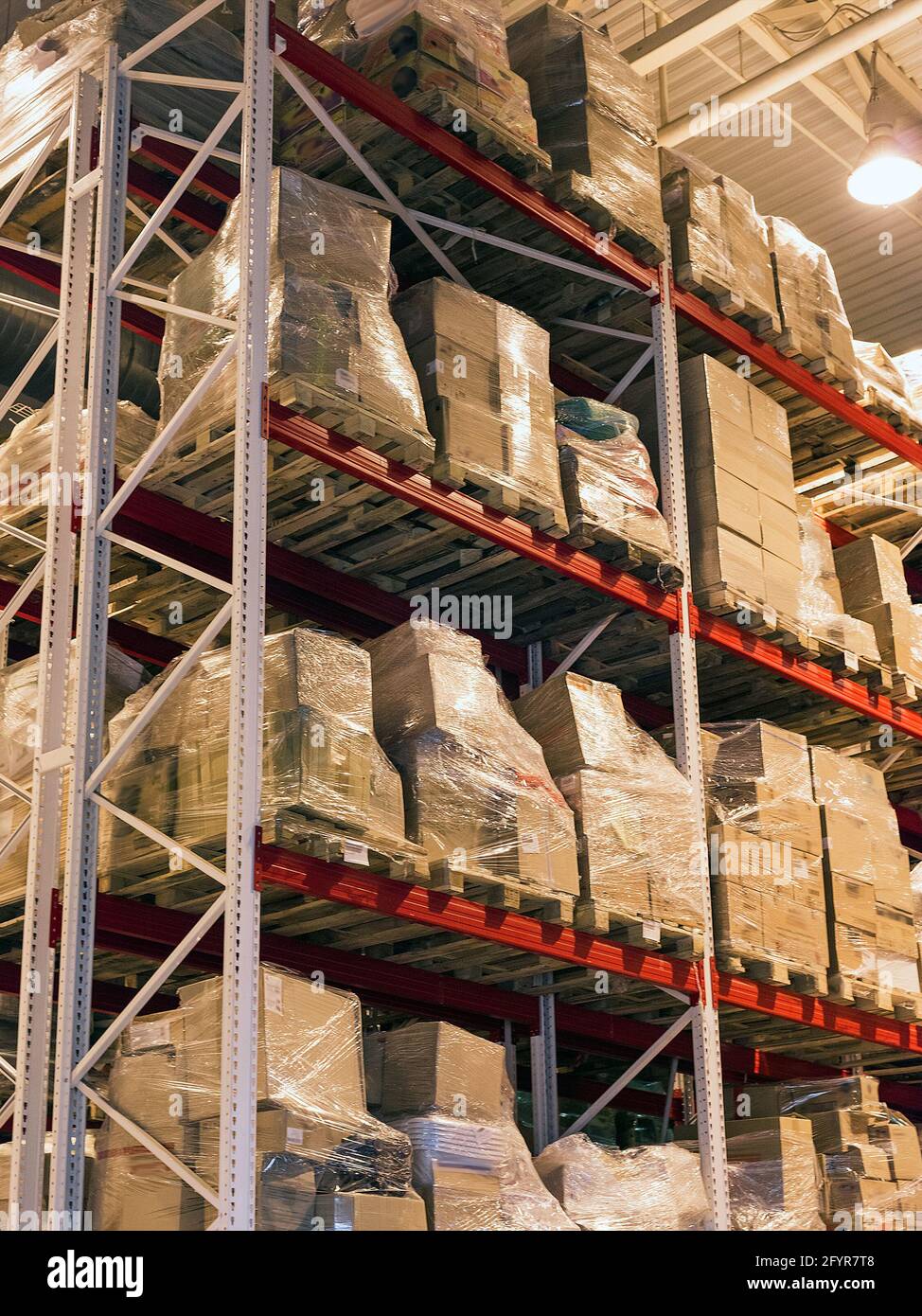 Overloaded goods hi-res stock photography and images - Alamy