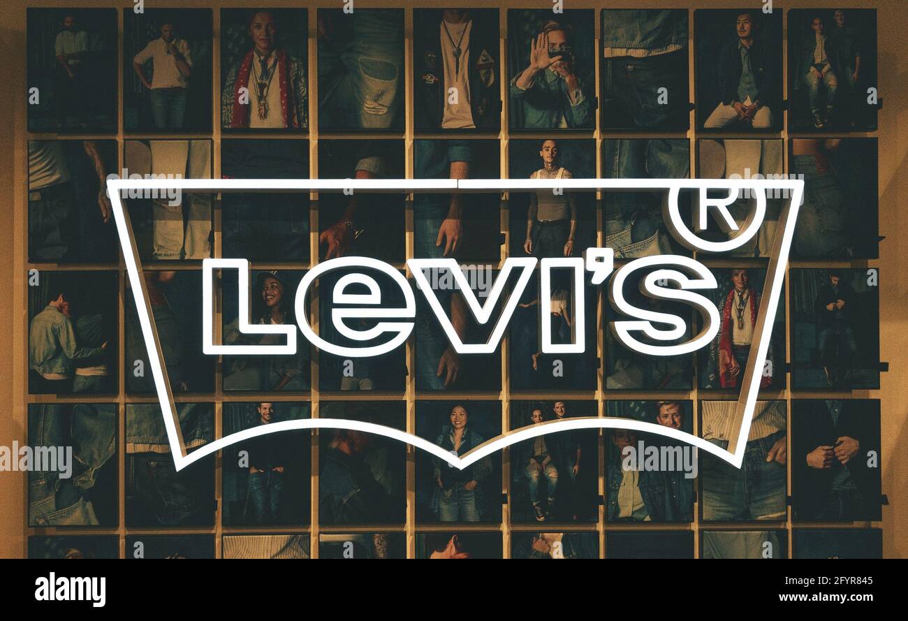 Levi strauss logo shop hi-res stock photography and images - Alamy