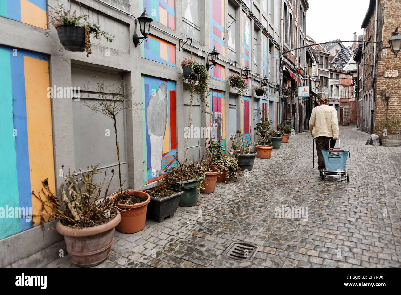 Ruelle pavees hi-res stock photography and images - Alamy