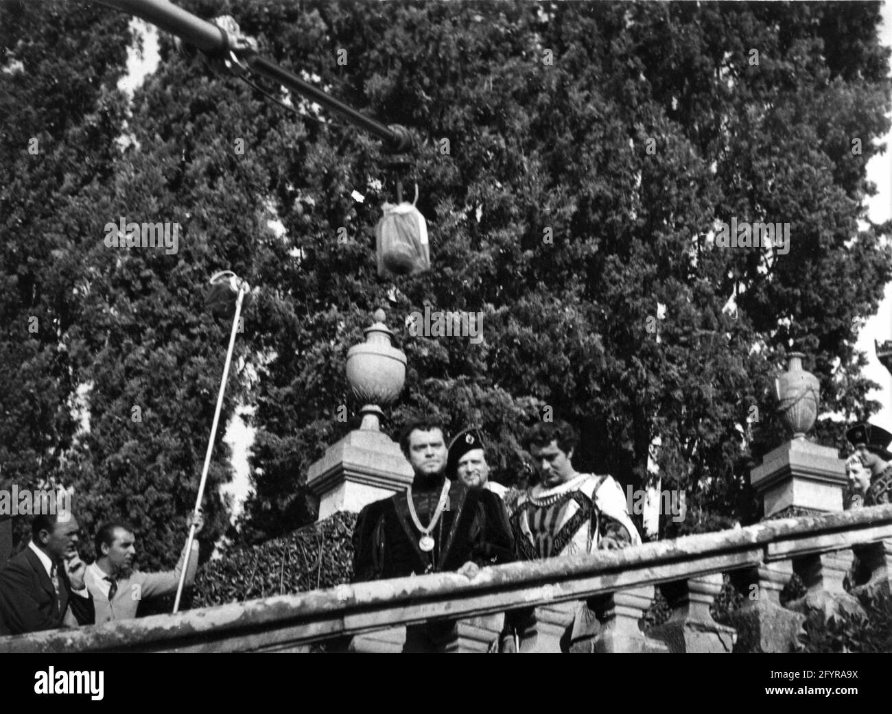 Leon shamroy tyrone power hi-res stock photography and images - Alamy