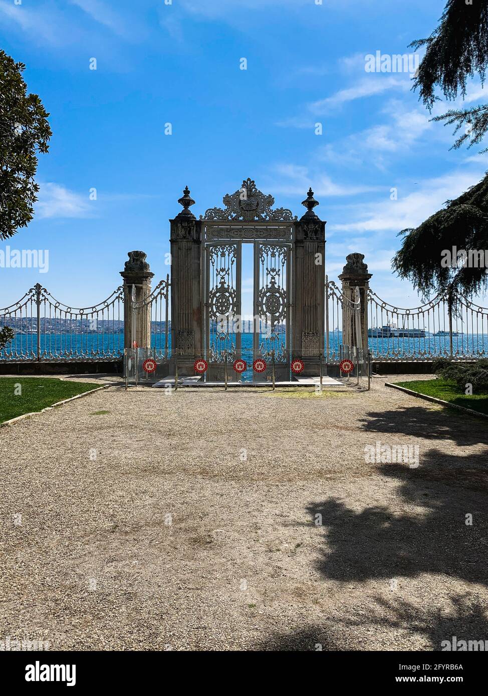 Open sea gate hi-res stock photography and images - Alamy