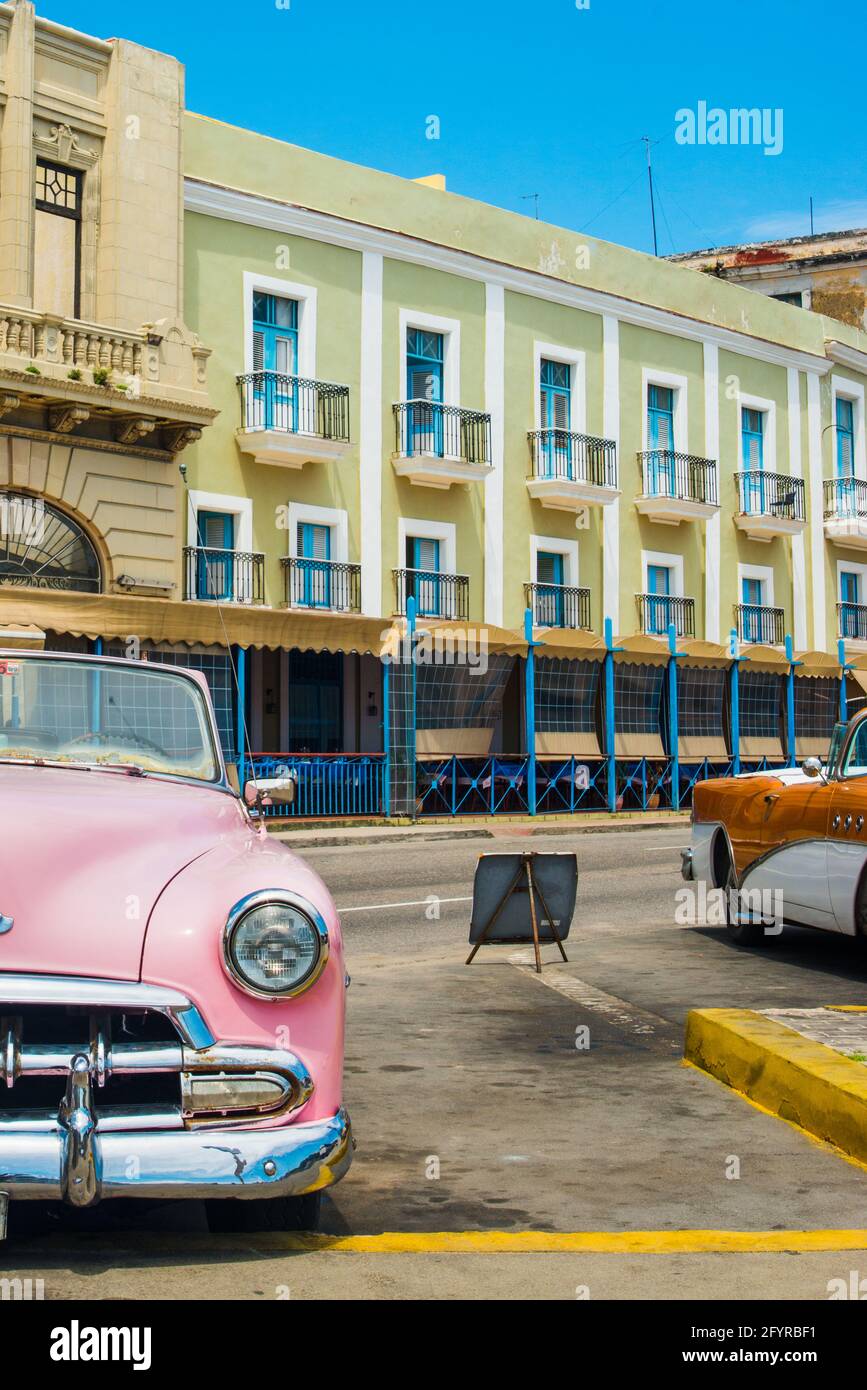 Colorful parking lot in Havana Stock Photo - Alamy