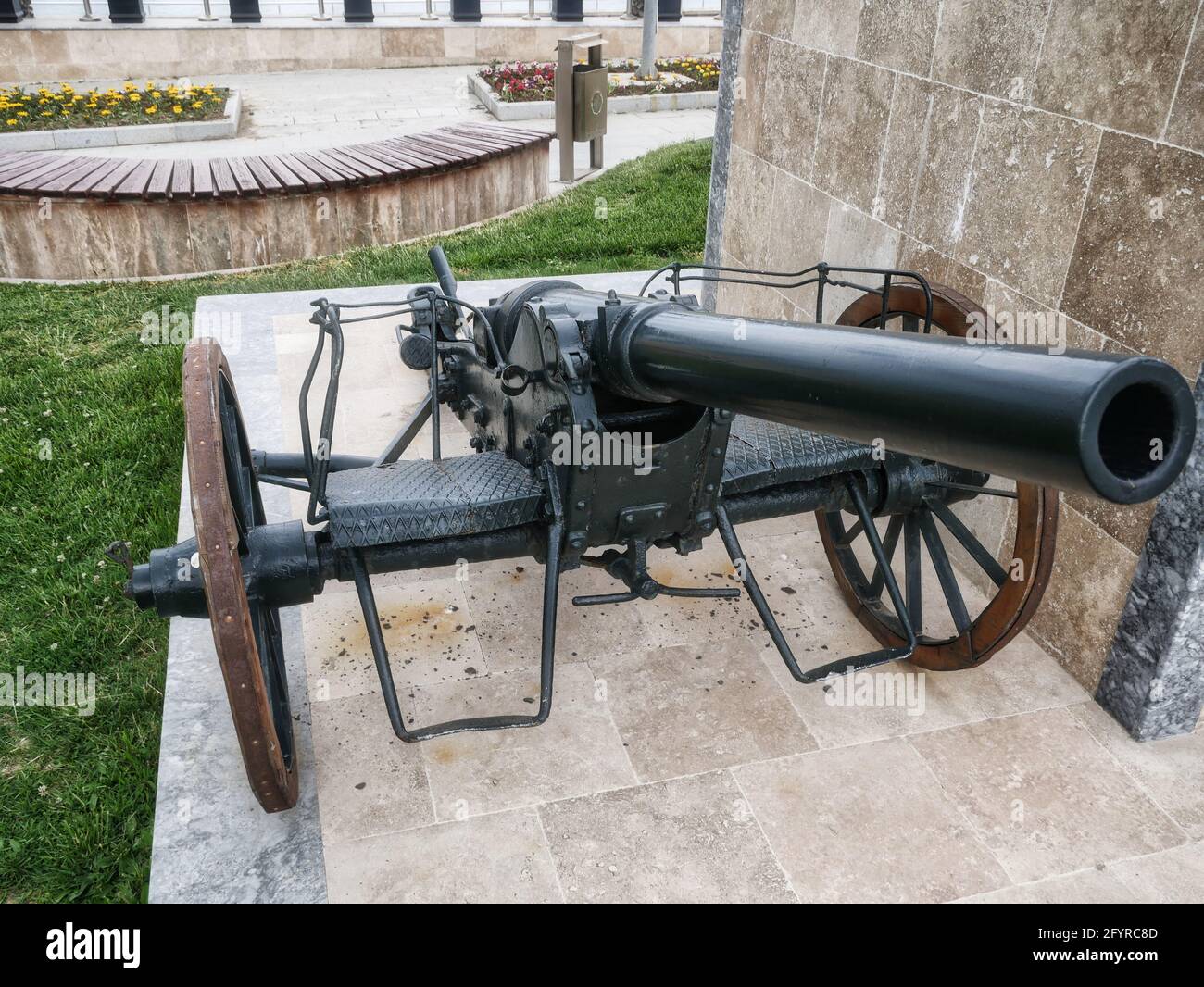 Old field gun in the park Stock Photo - Alamy