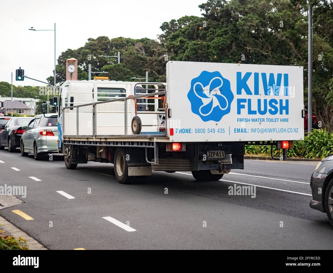 Kiwi emblem hi-res stock photography and images - Alamy