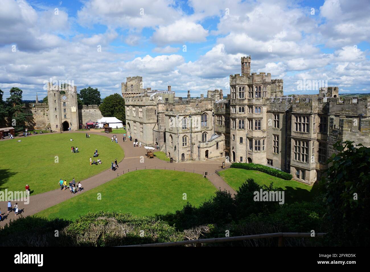 Warwick castle tour hi-res stock photography and images - Alamy