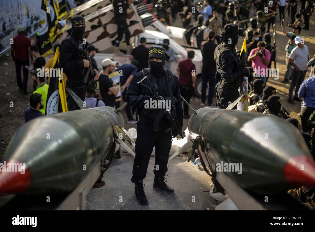 Gaza City, The Gaza Strip, Palestine. 29th May, 2021. A fighter from ...