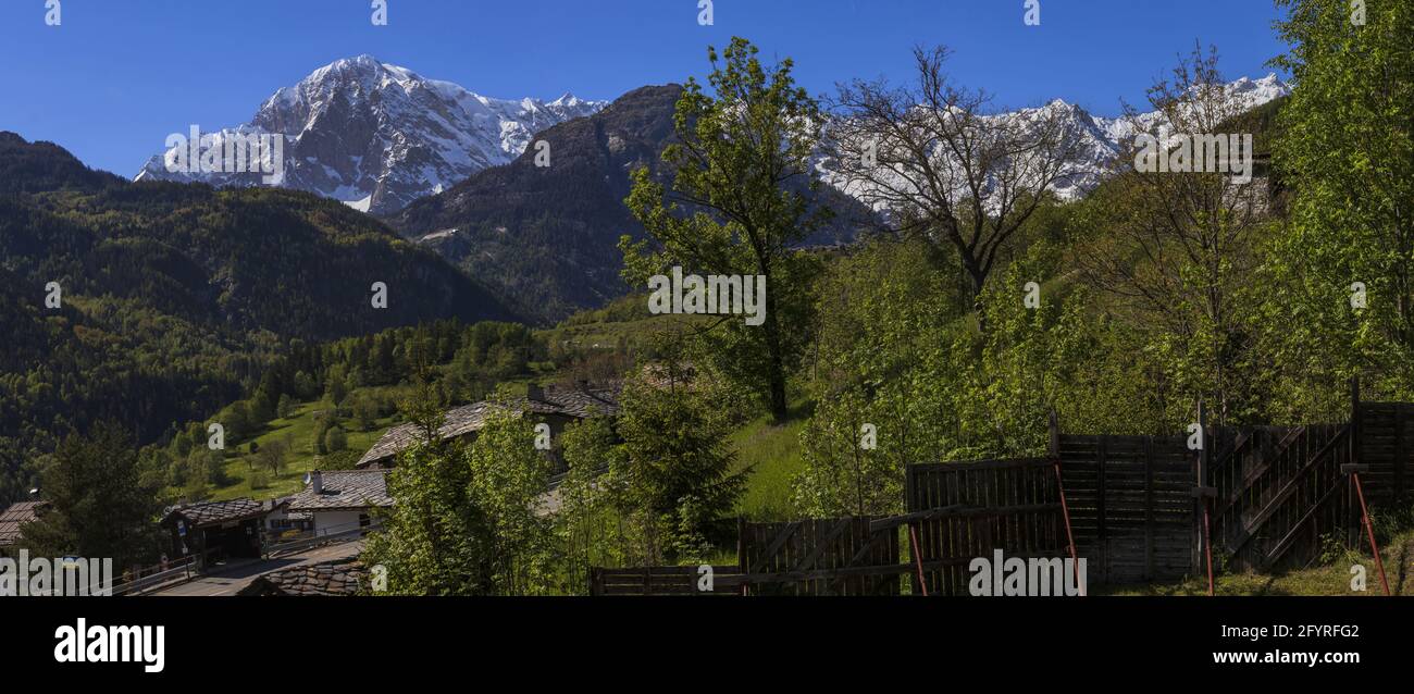 Italian alpine architecture hi-res stock photography and images - Alamy
