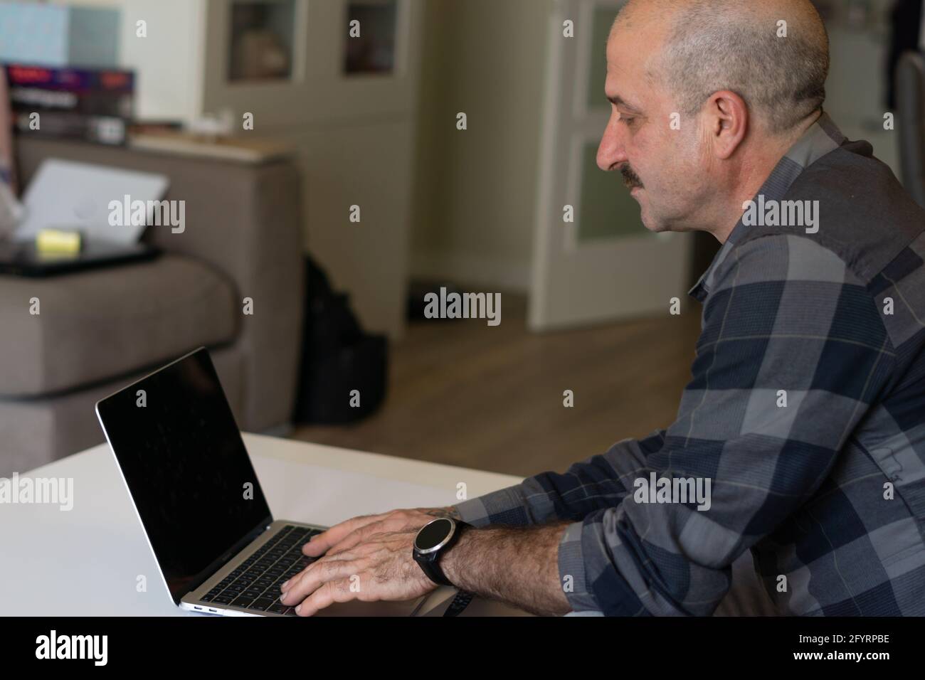 man watching pc and paying online Stock Photo - Alamy