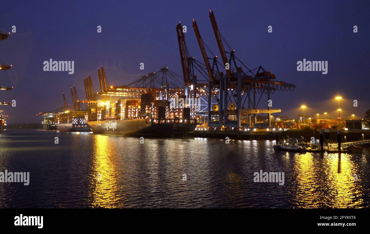 The impressive Port of Hamburg with its huge container terminals Stock ...