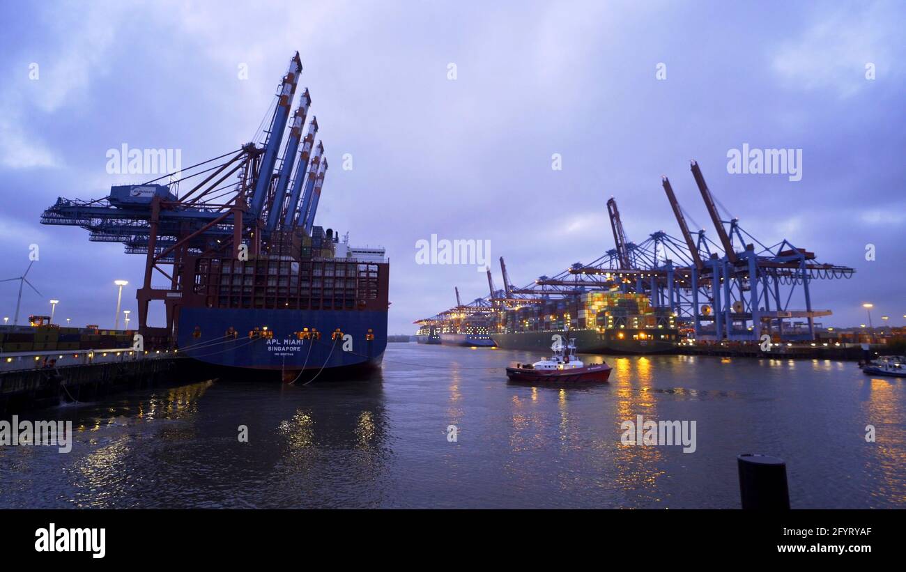 Automated cargo terminals hi-res stock photography and images - Alamy