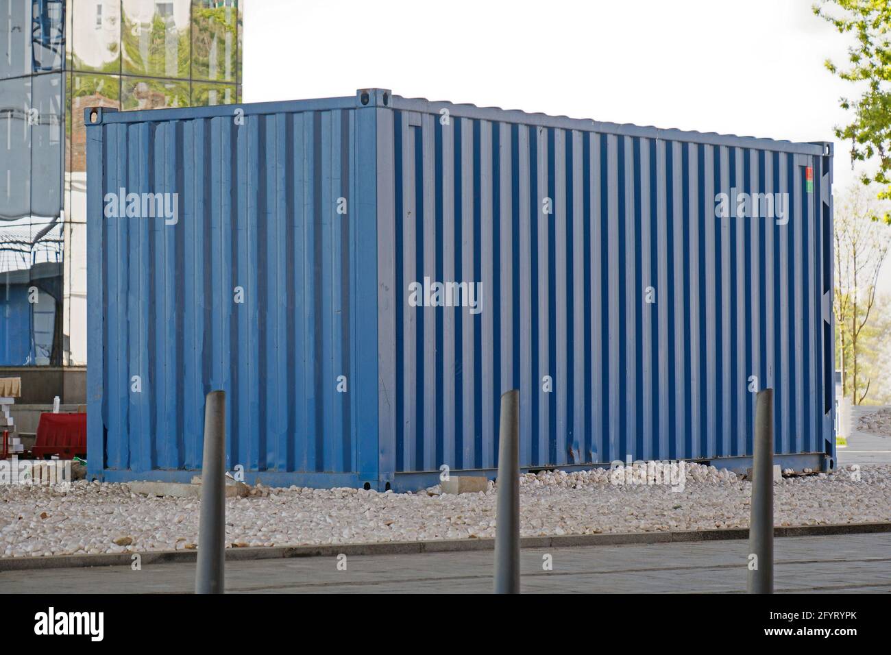 Metal shipping container hi-res stock photography and images - Alamy