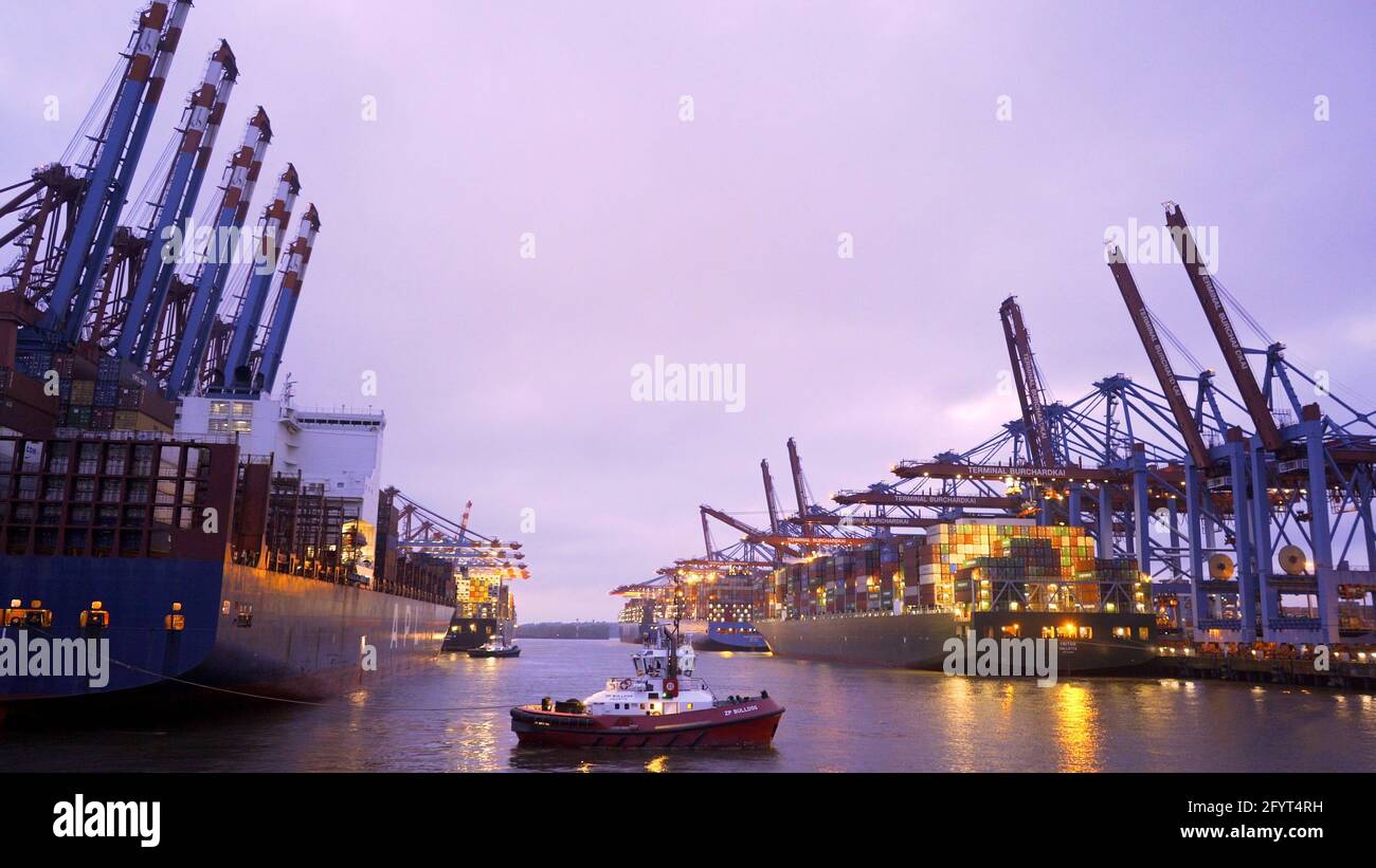 Automated cargo terminals hi-res stock photography and images - Alamy
