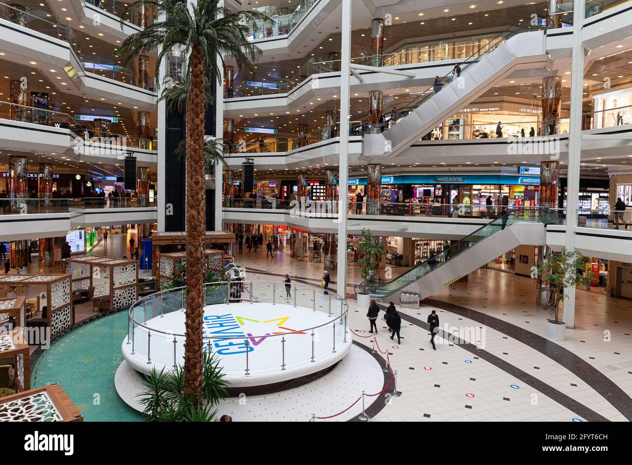 Turkey Istanbul 2021-03-06 people shoppers inside big shopping mall ...